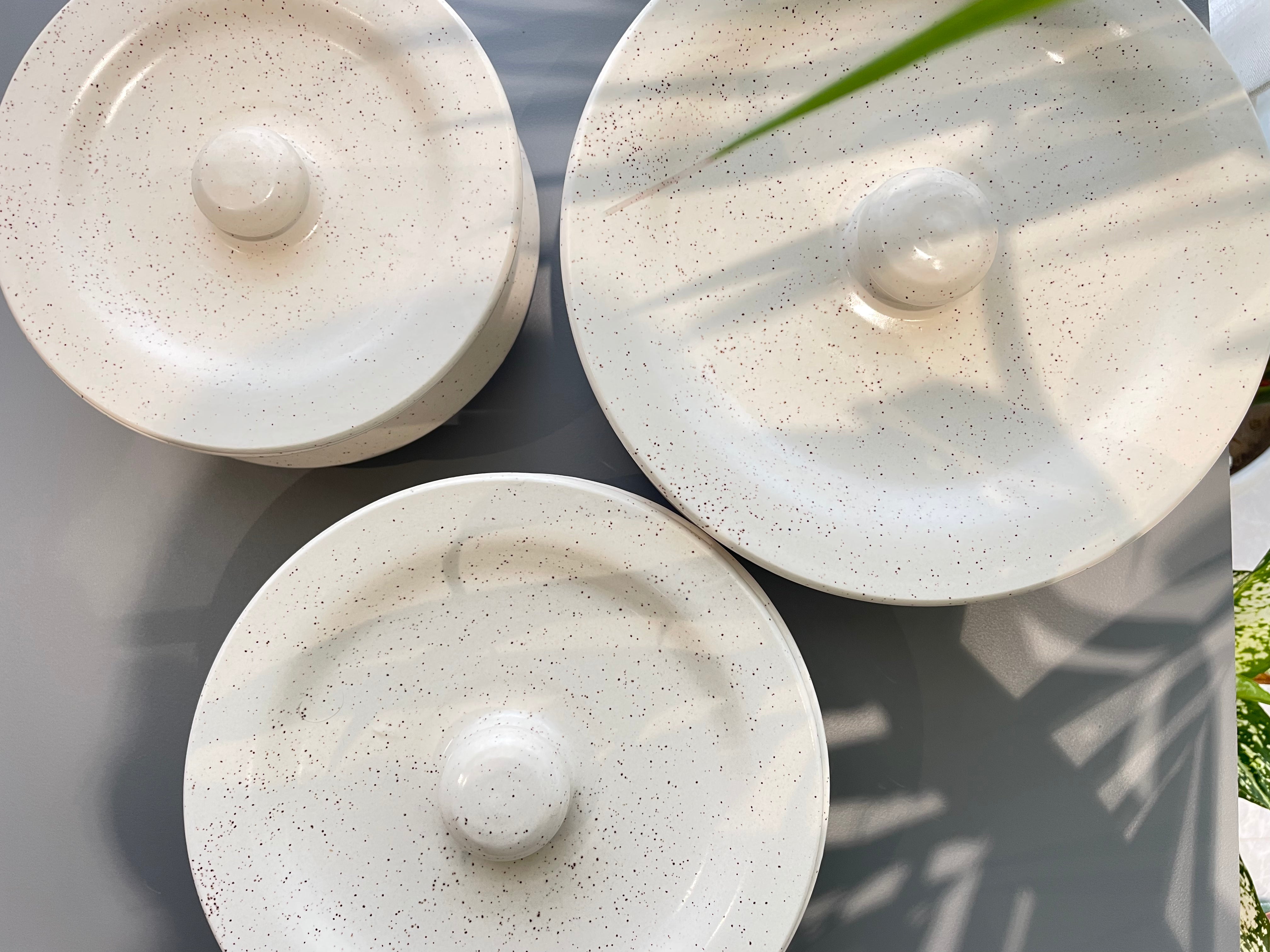 Store your meals in these ceramic casseroles at Ceramic Kitchen ...
