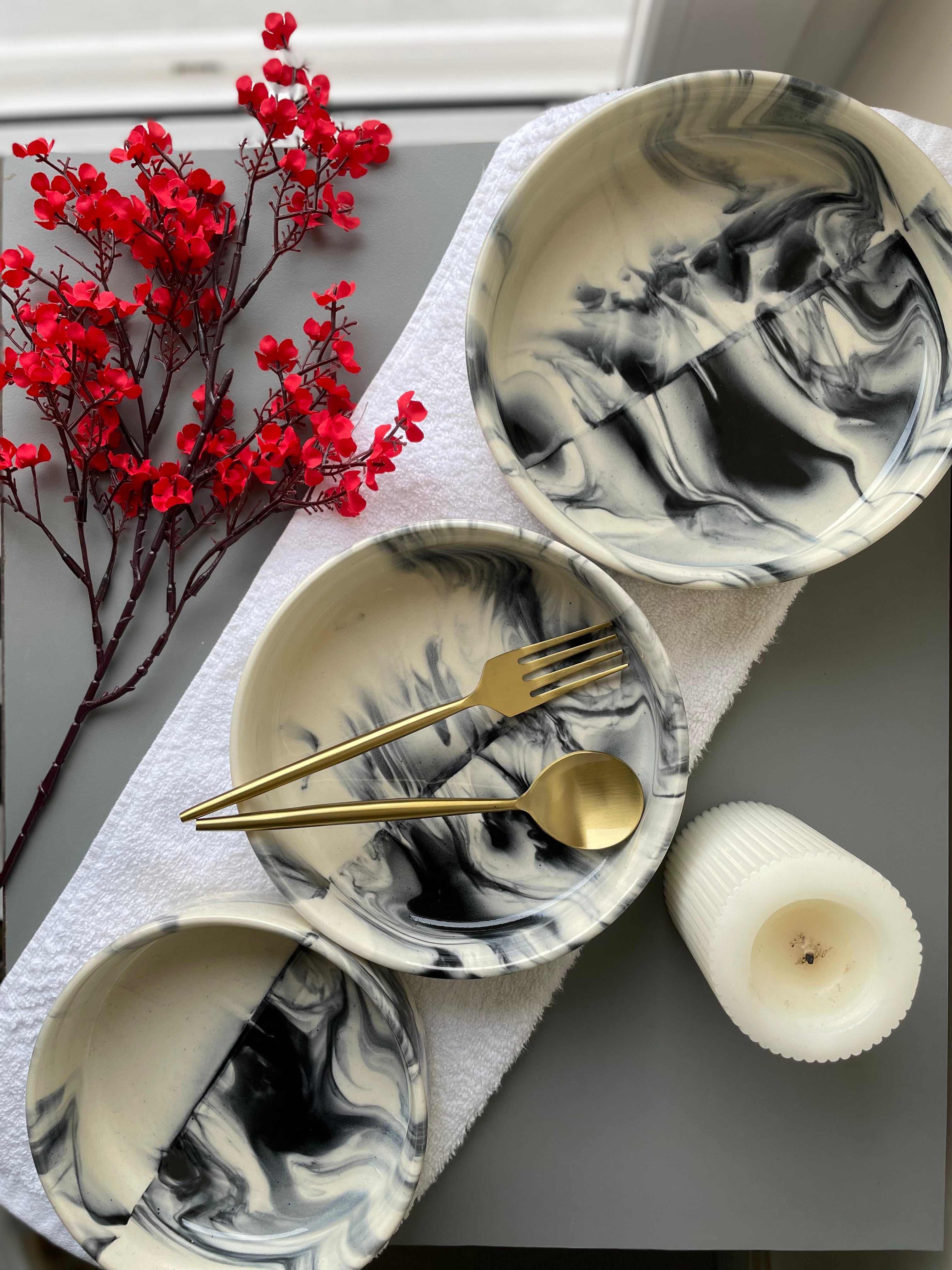 Enjoy your Netflix time with popcorn/ snacks in our flat ceramic bowl ...